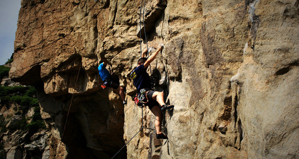 Exciting Rock Climbing in Baihe Valley