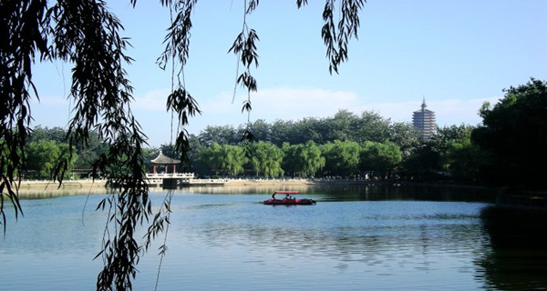 Appreciate the Spring Sceneries in Xihaizi Park